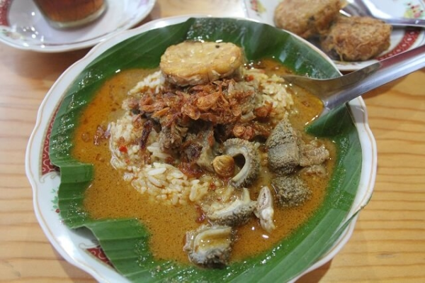 Nasi Gandul Khas Pati: Kuliner Legendaris Jawa Tengah yang Gurih dan ...